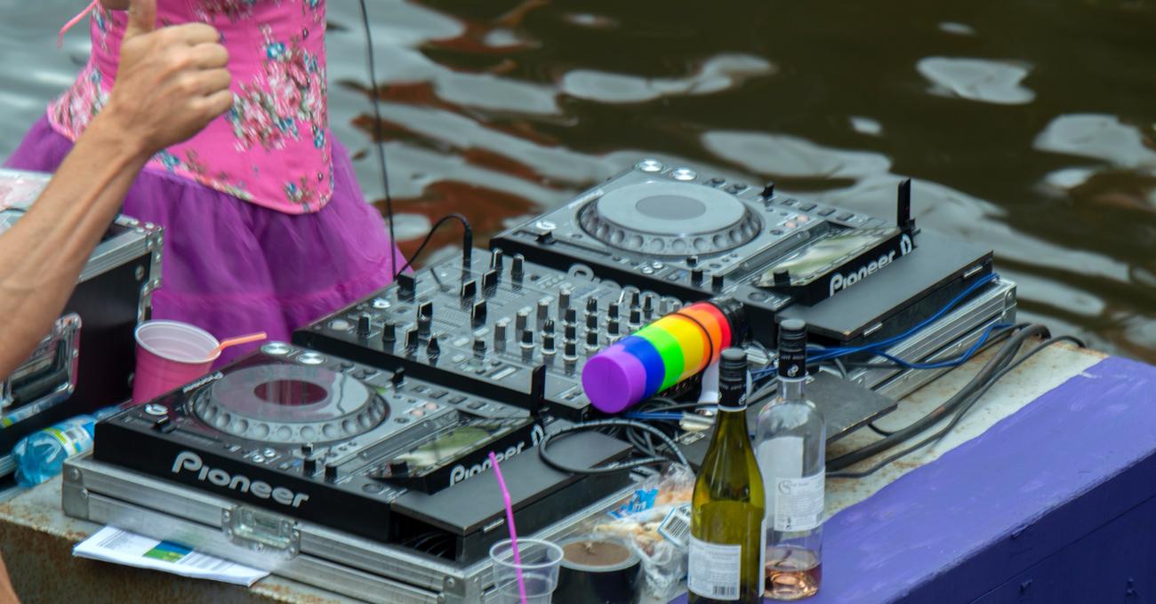 The Best Lake Boating Playlist for Every Zodiac Sign