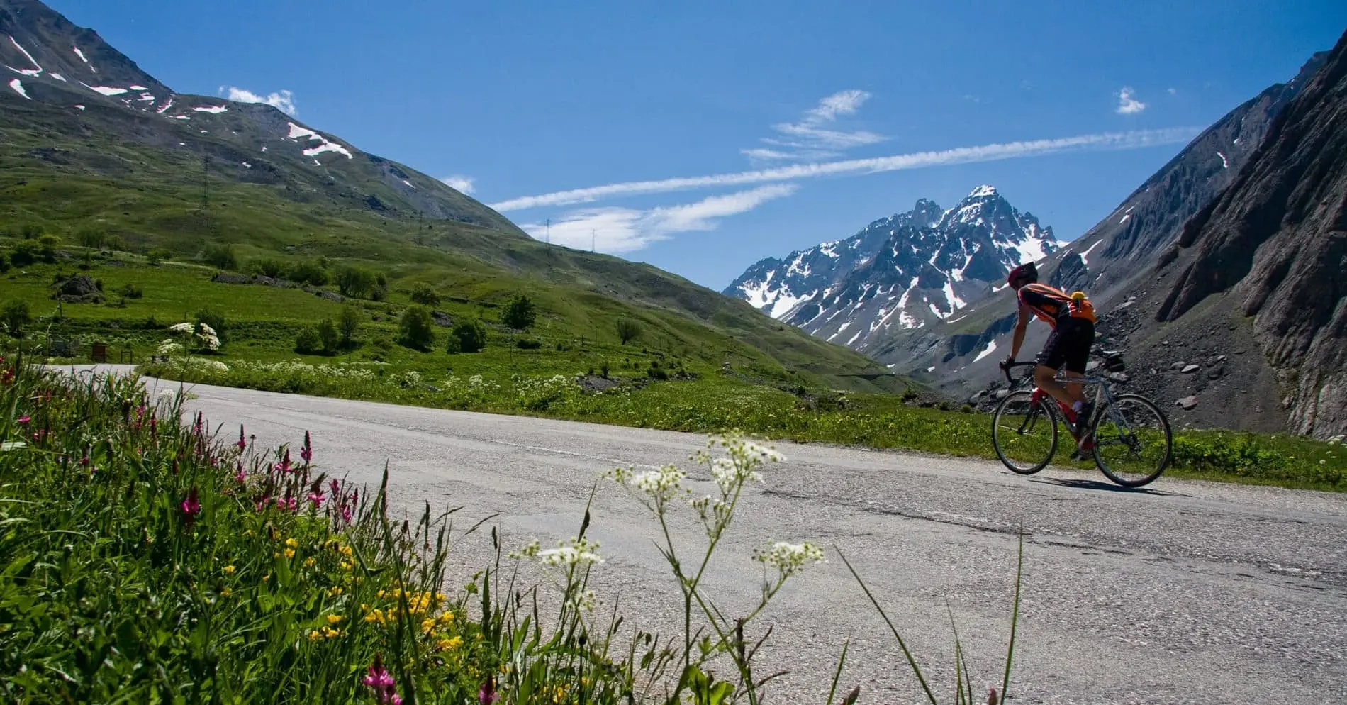Découvrez la Route des Grandes Alpes en mode road trip