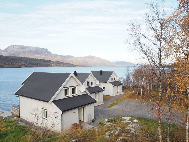 Senja Arctic Lodge | Modern cabin vacation Senja