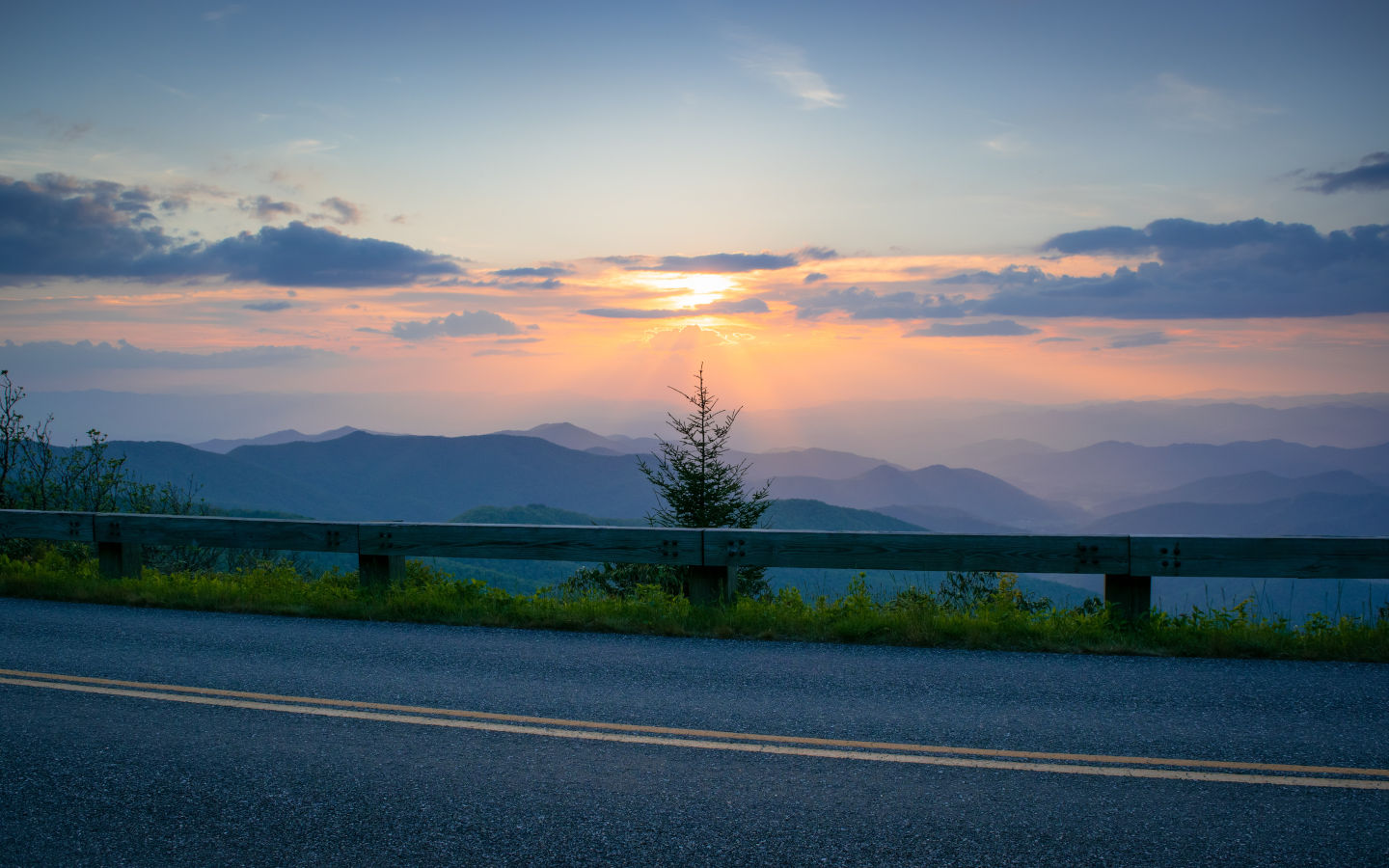 Pigeon Forge Motorcycle Rides | Explore Top Routes & Roads - REVER