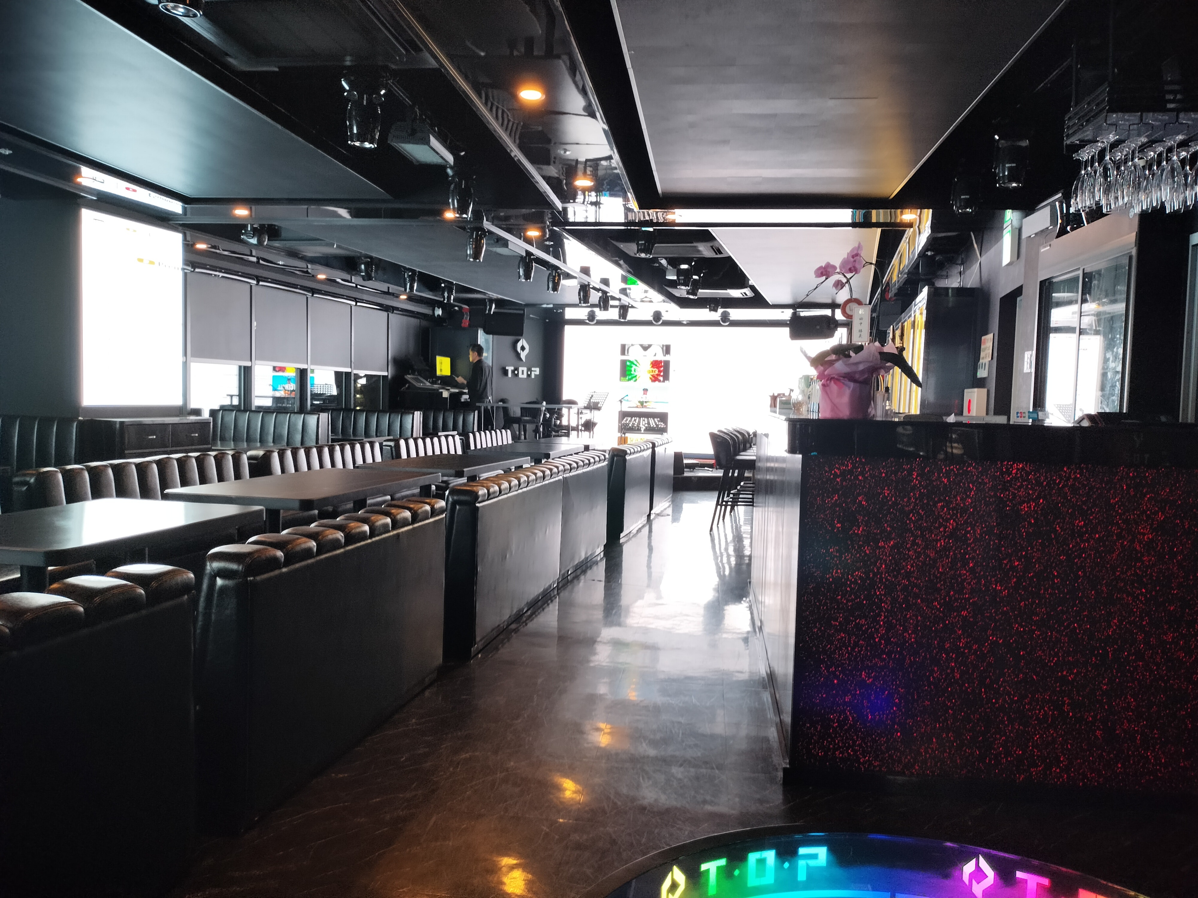 Casual Dining＆Shisha TOP上野店（カジュアルダイニングアンドシーシャバー トップ ウエノテン） 御徒町駅徒歩3分 上野 ...