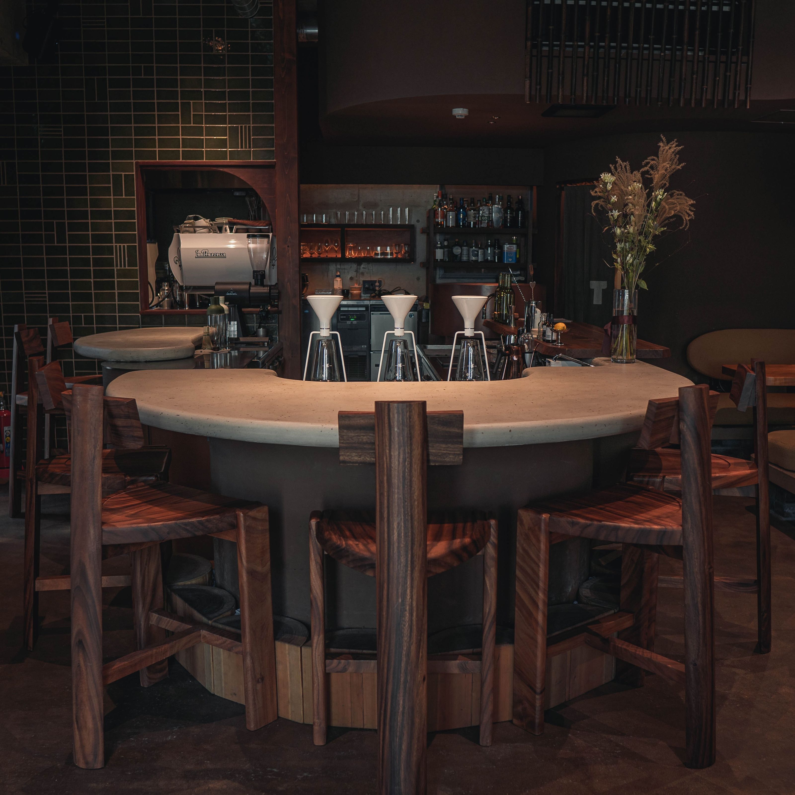 THREE Cafe&Shisha Bar/スリー カフェ&シーシャバー（スリー） 東急田園都市線/世田谷線 三軒茶屋駅 徒歩3分 ｜シーシャ ...