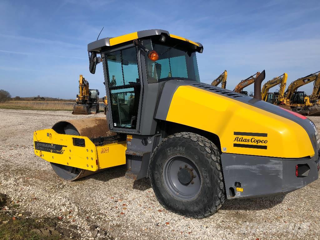 Hyr en Atlas Copco Dynapac CA1500D från Arema Heavy Rental