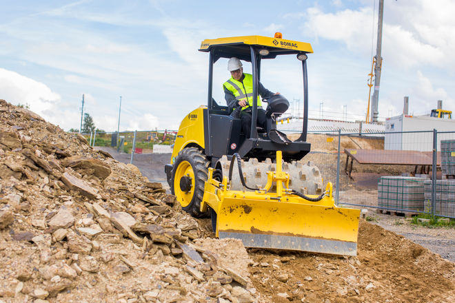 Hyr en Bomag BW124 PDH-5 från Arema Heavy Rental