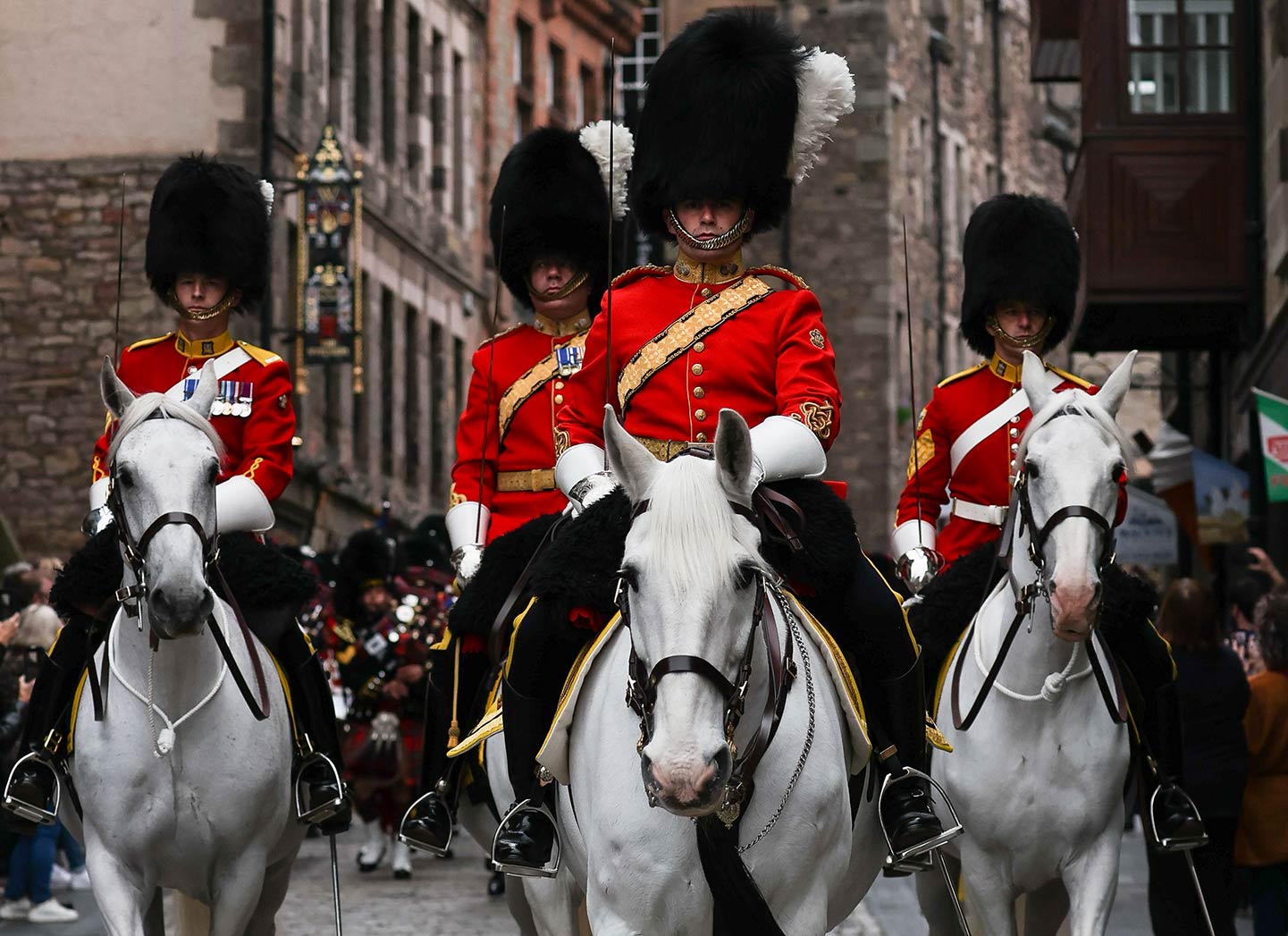 The Royal Scots Dragoon Guards - SCOTS DG parade through Edinburgh to ...
