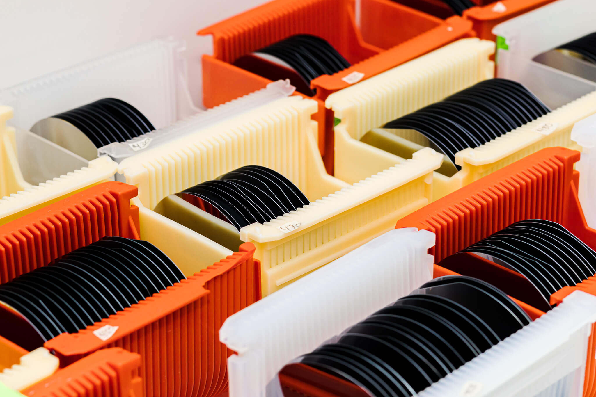 Mastering Silicon Wafer Handling and Storage in Semiconductor Facilities