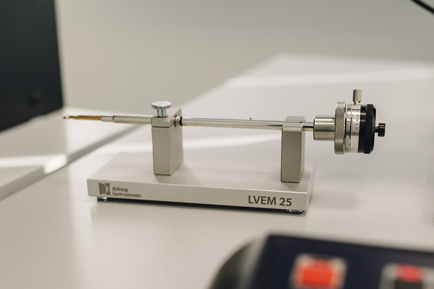 LVEM – Delong Instruments