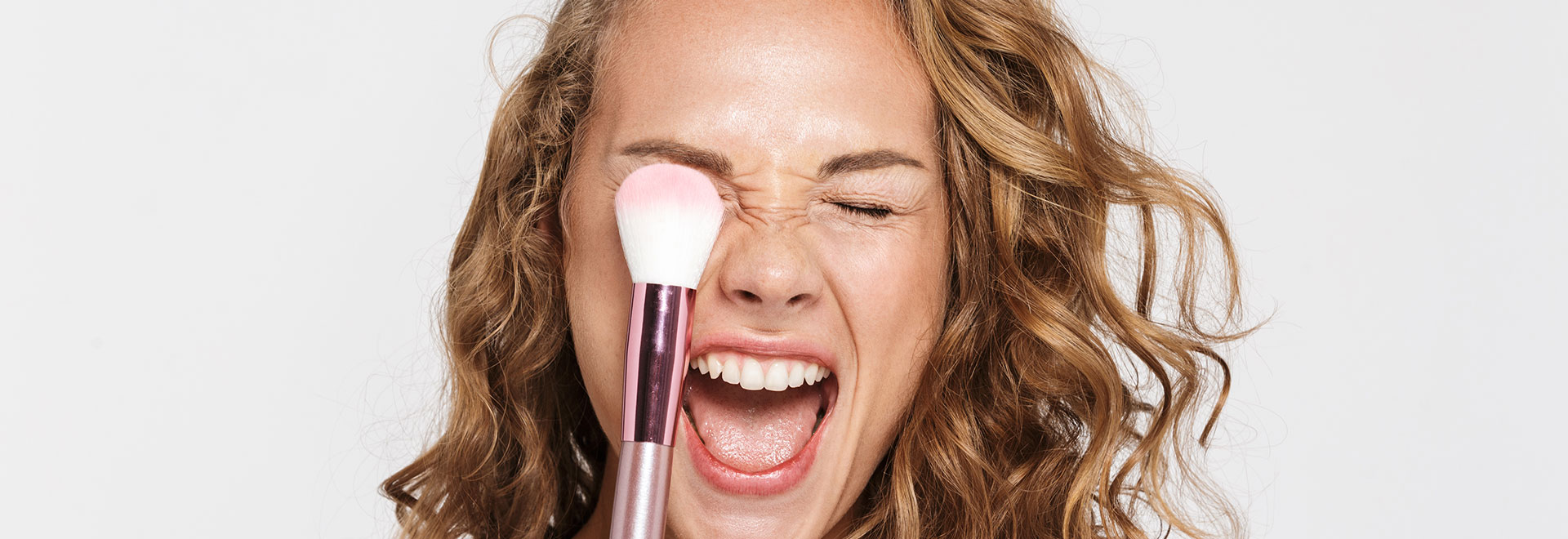 Makeup and Rosacea: 9 Tips for Reducing Redness and Avoiding Irritation - Strut Blog