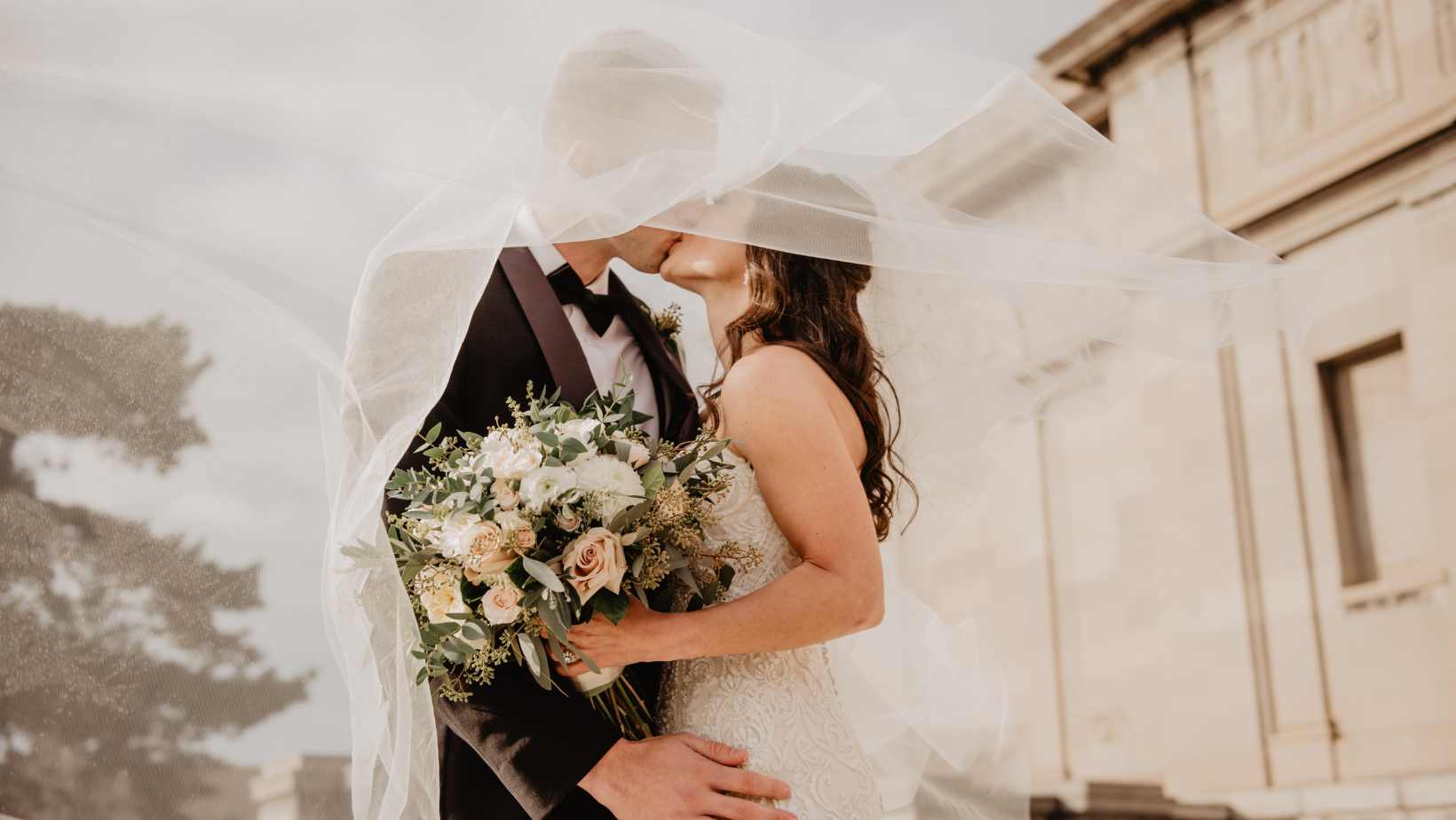 How To Photo Share For Your Wedding | Shared Albums on Memento