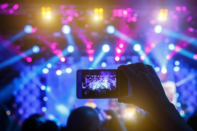 Connecting Fans in the Digital Realm: The Social Aspect of Digital ...