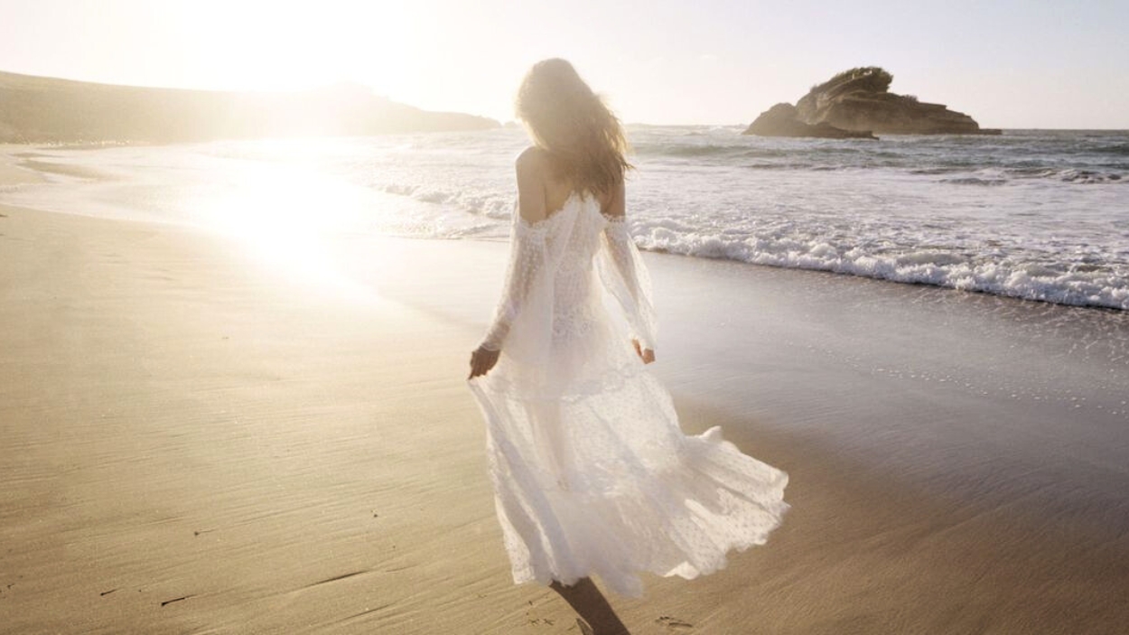 Styling Tips for Zimmermann's White Dresses | GlamCorner | GlamCorner Blog