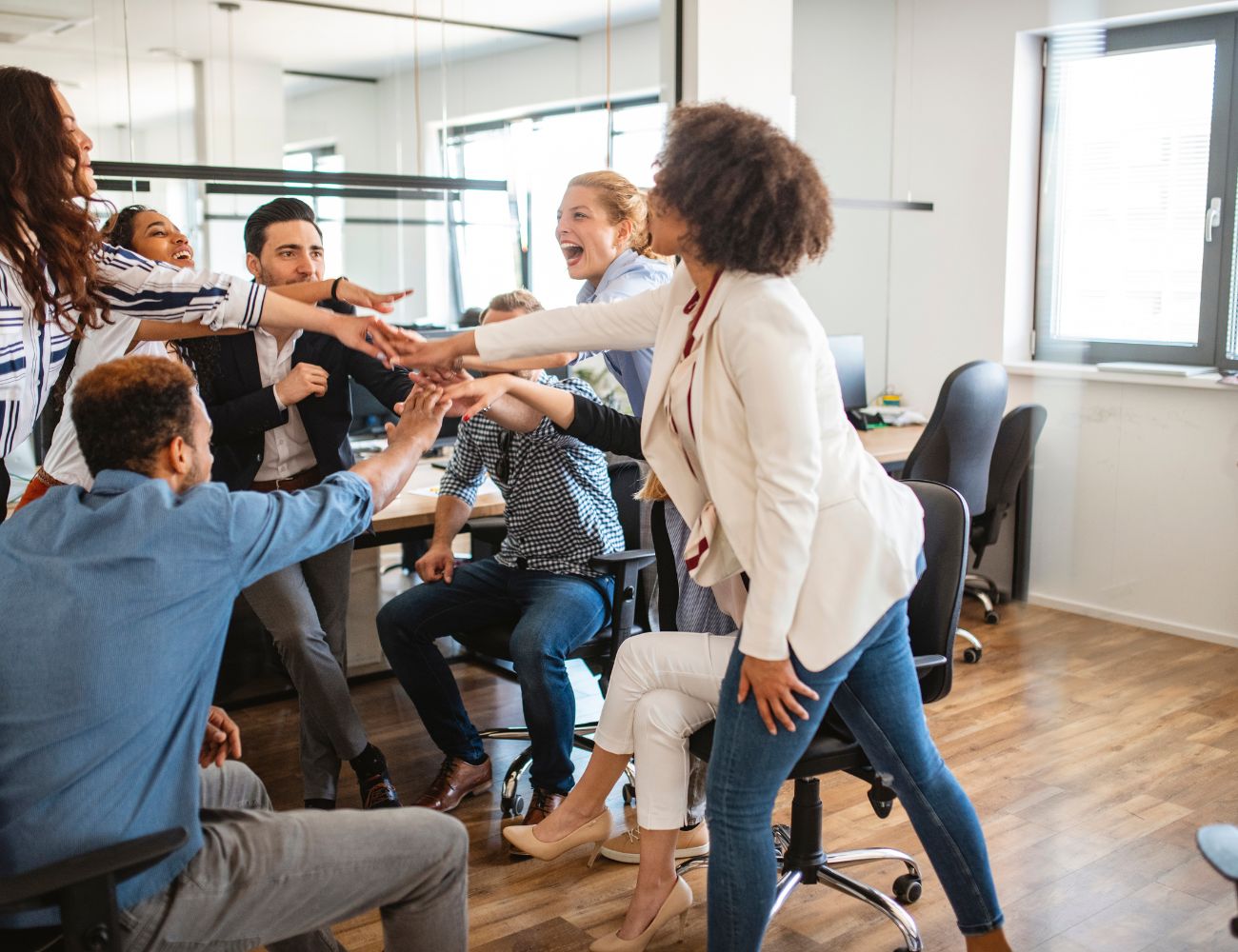 How to Create Engaging Employee Spotlights [Ideas and Examples] | Cooleaf