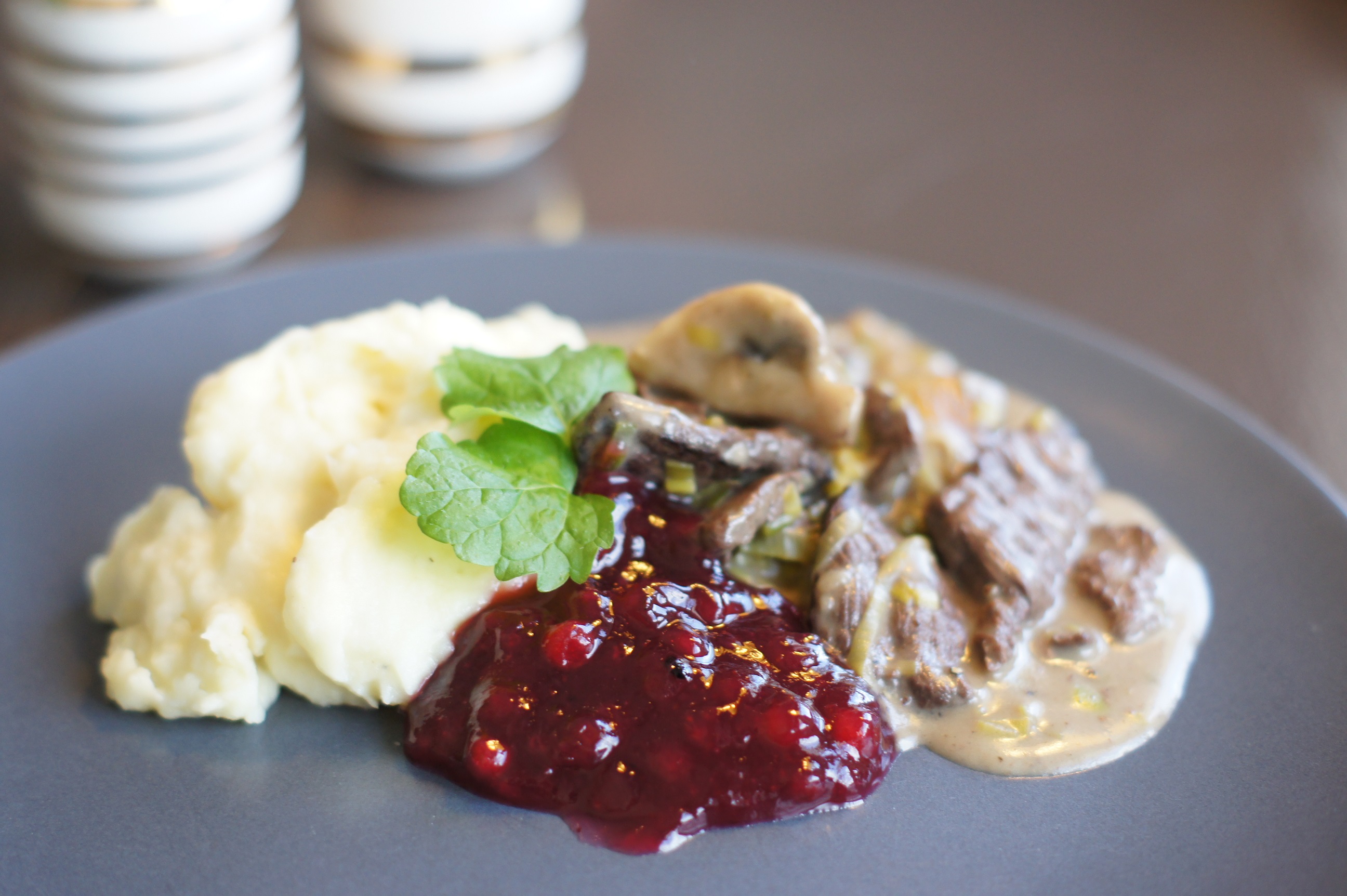 Norsk Hval - Argentinsk hvalburger med chimichurri, ranch-dressing og ...