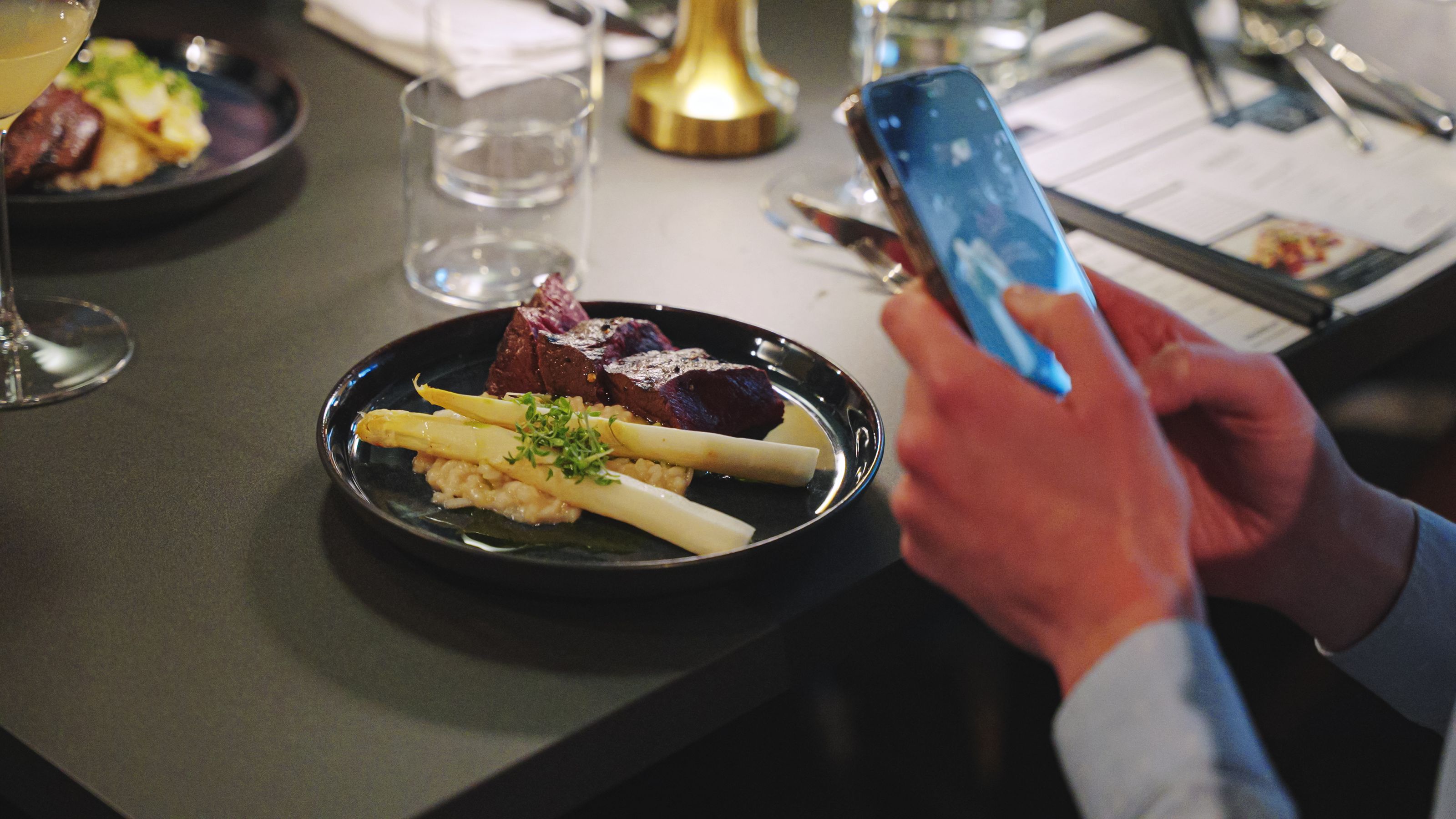 Norsk Hval - Nigiri av flambert hval