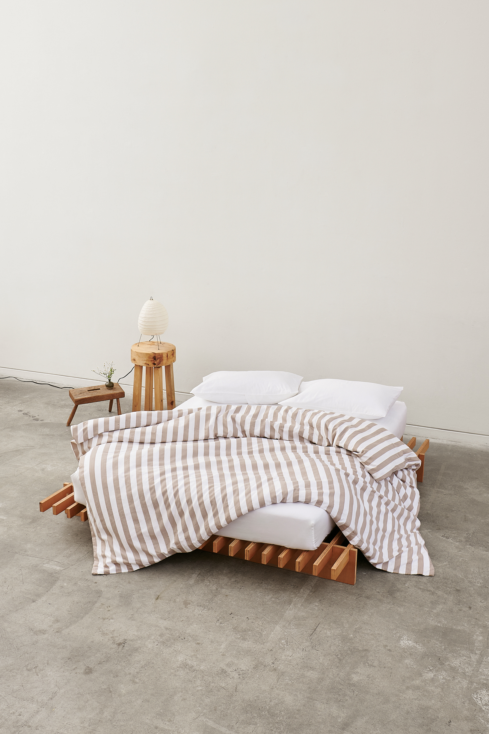 Comparing the Kamyrah Upholstered Bed by Hokku Designs to a Quagga ...