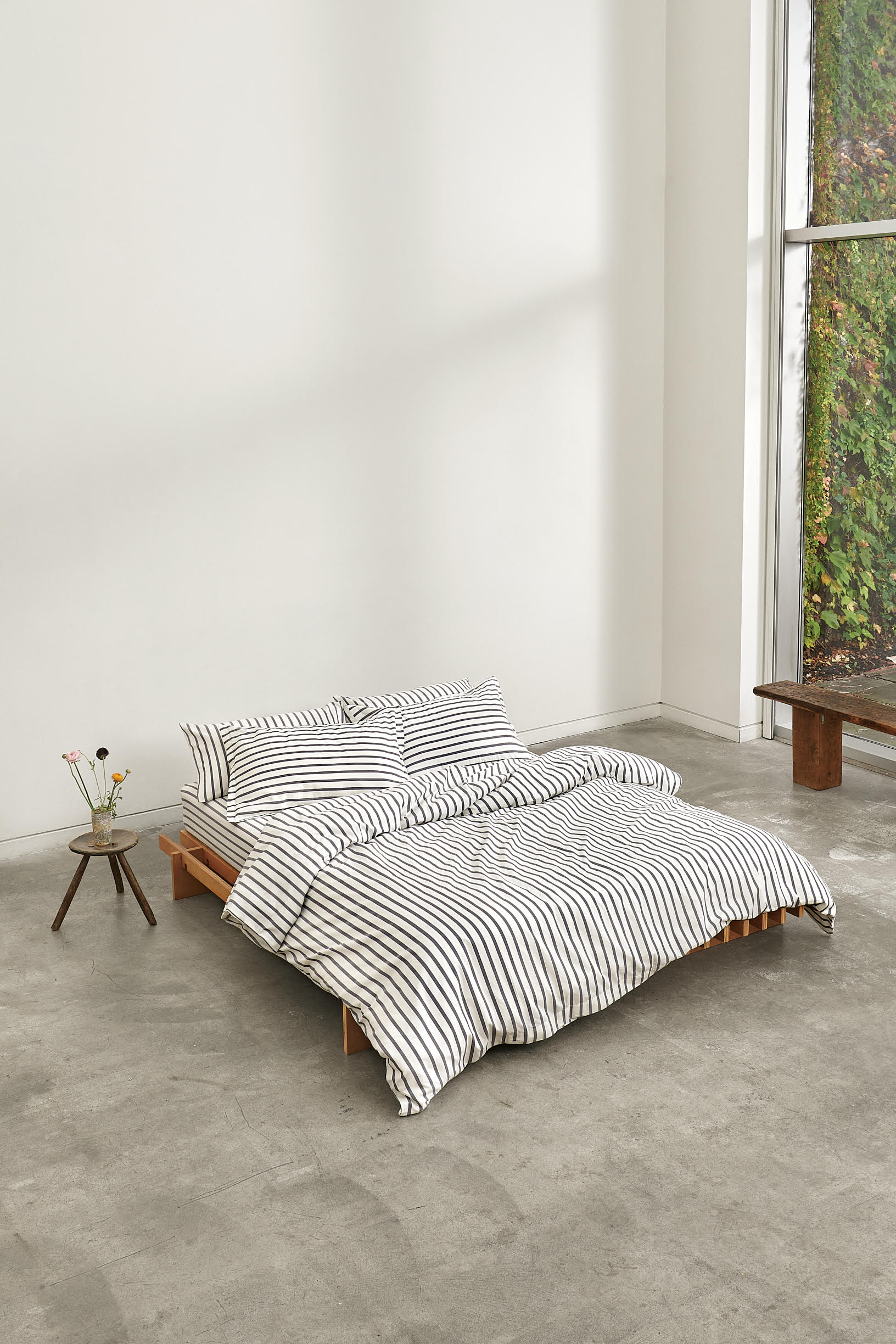 Comparing the Artigas Upholstered Bed by Hokku Designs to a Quagga ...
