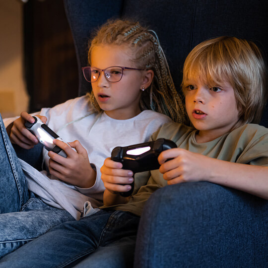 5 Essential Screen Time Lessons For Healthy Kids | Defend Young Minds™️