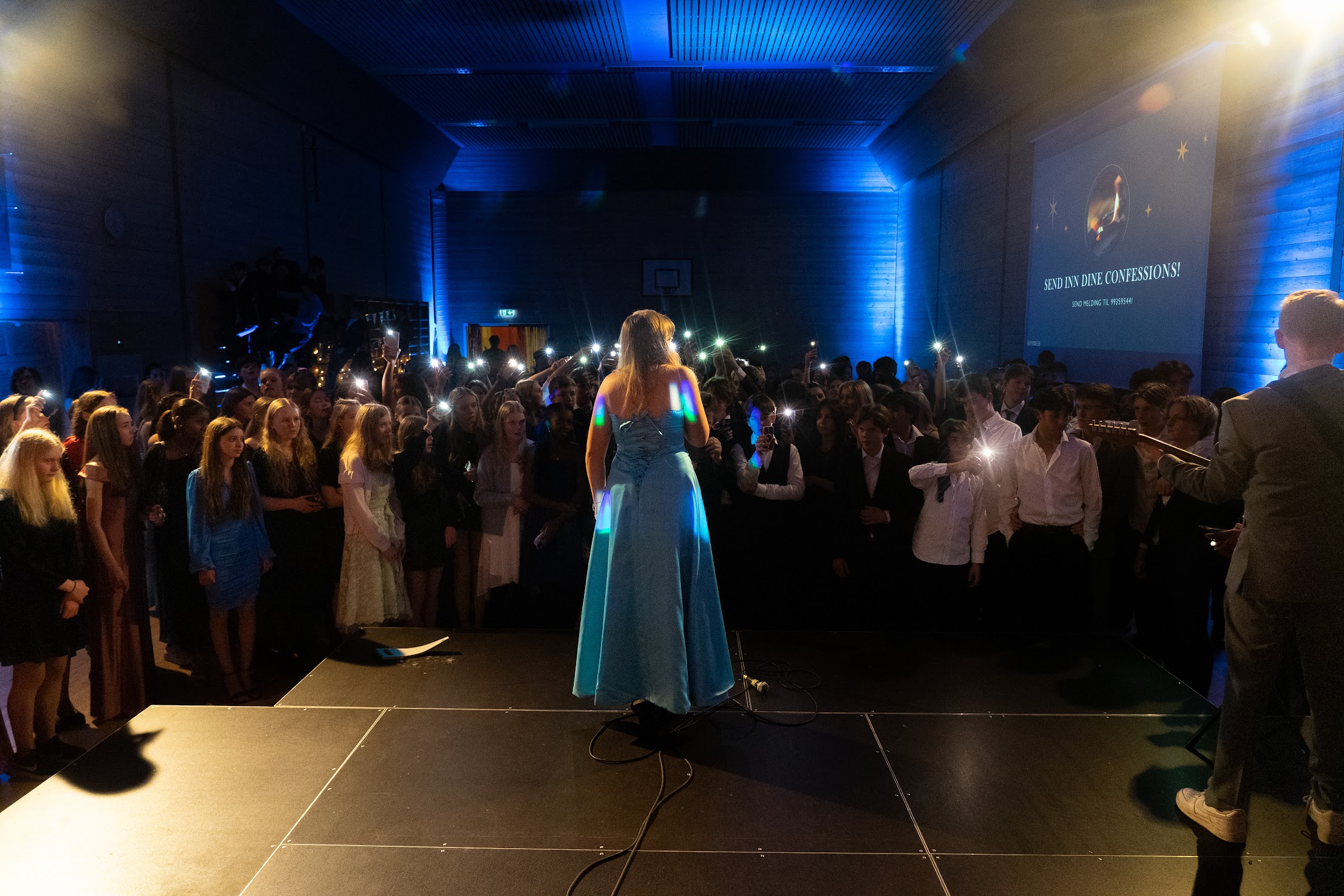 Paljetter, partybriller og rave på DUB! | Danielsen Ungdomsskole Bergen