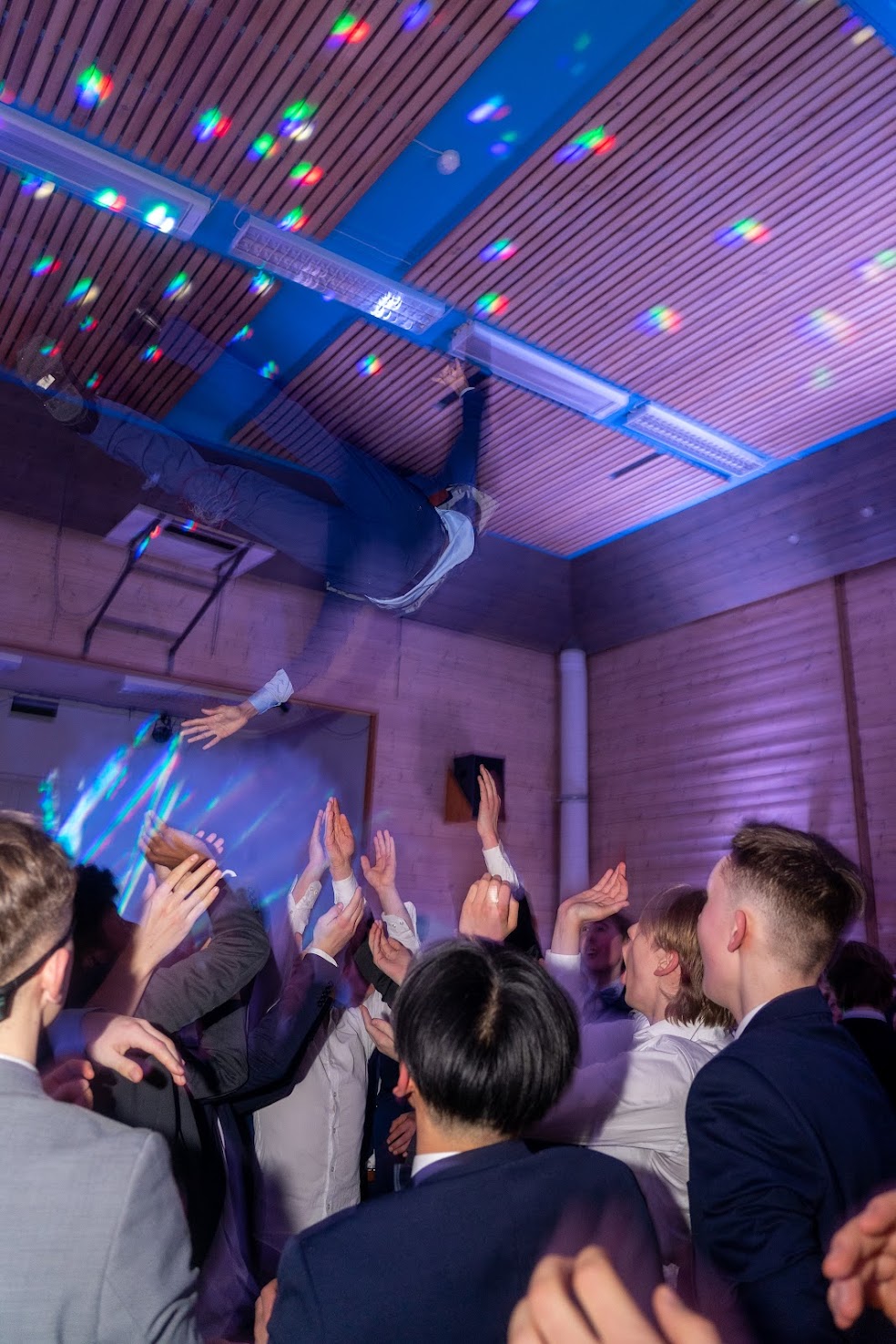 Paljetter, partybriller og rave på DUB! | Danielsen Ungdomsskole Bergen