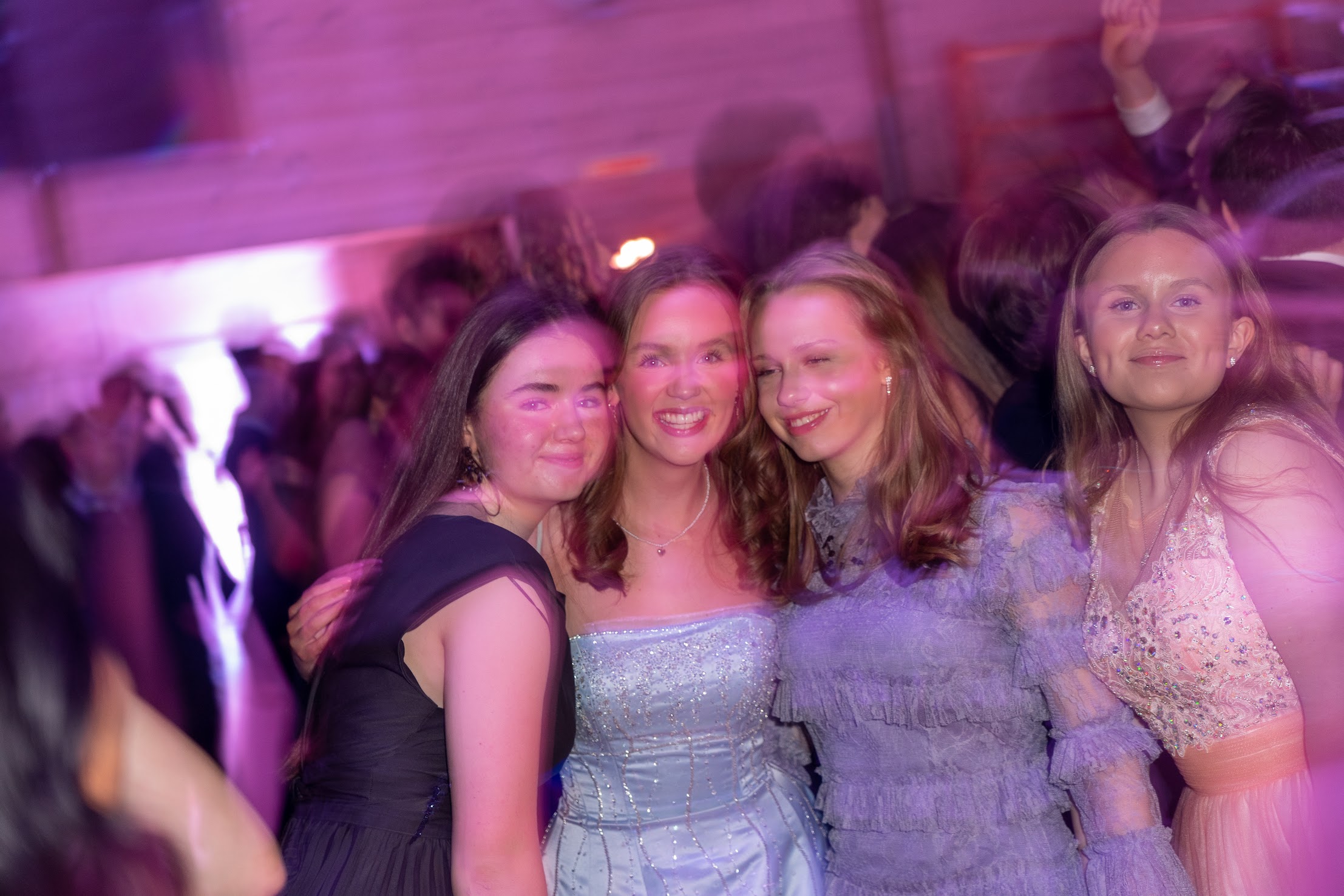 Paljetter, partybriller og rave på DUB! | Danielsen Ungdomsskole Bergen