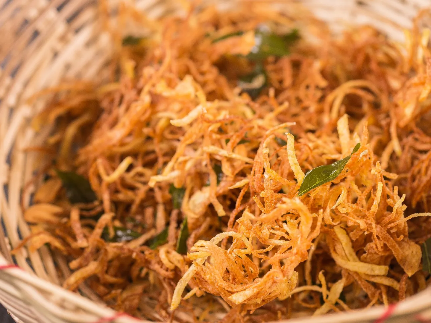 Jhuri Alu Bhaja—detailed recipe with video | Bong Eats recipe