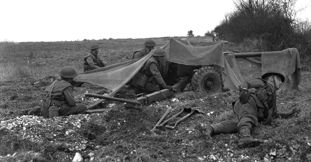 Artillery in Canada (1) British Columbia: Vancouver, HMCS Discovery ...
