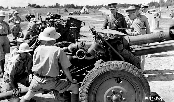 Artillery in Canada (1) British Columbia: Vancouver, HMCS Discovery ...