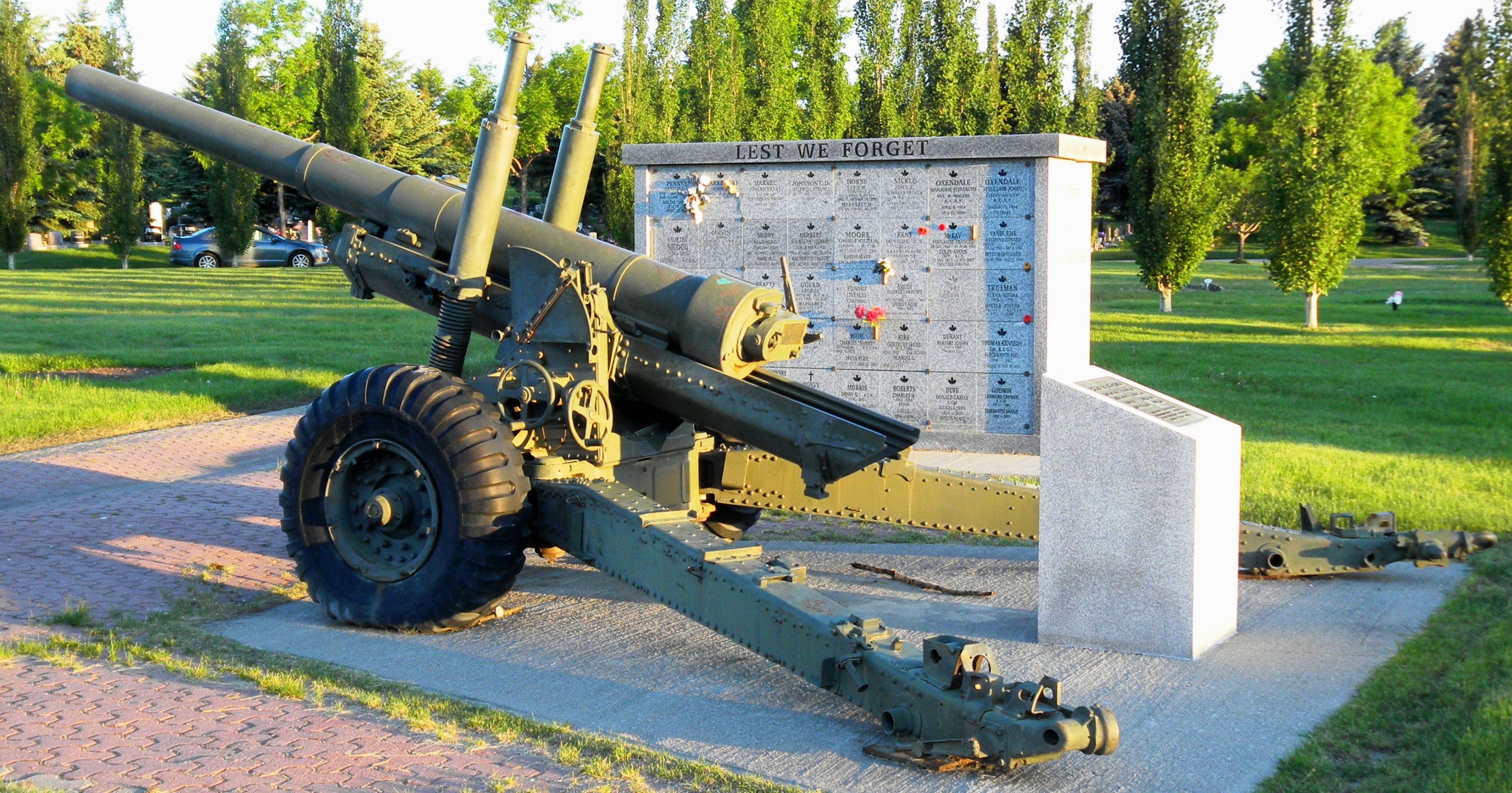 Artillery in Canada (2) Alberta: Calgary, Naval Museum of Alberta, HMCS ...