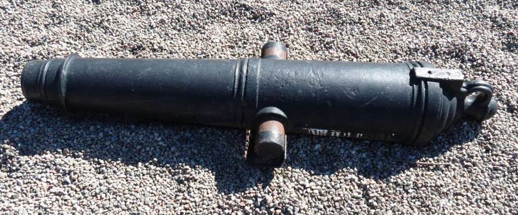 Help in identifying these guns - NavWeaps Forums