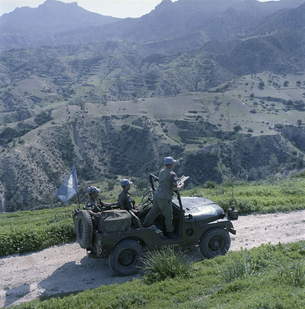 Canadians on United Nations (UN) Peacekeeping and NATO-led Peacemaking ...