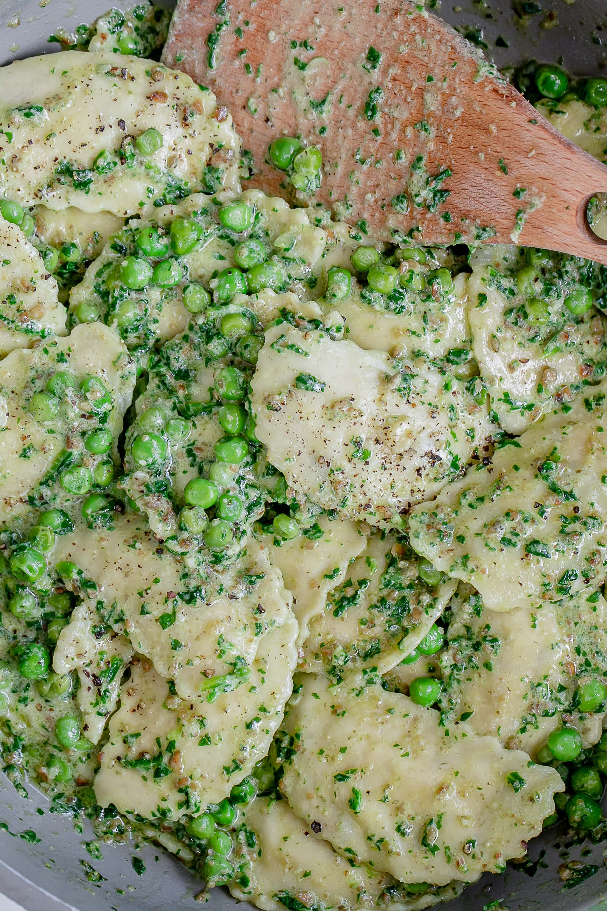Ravioli with Creamy Spinach Pesto