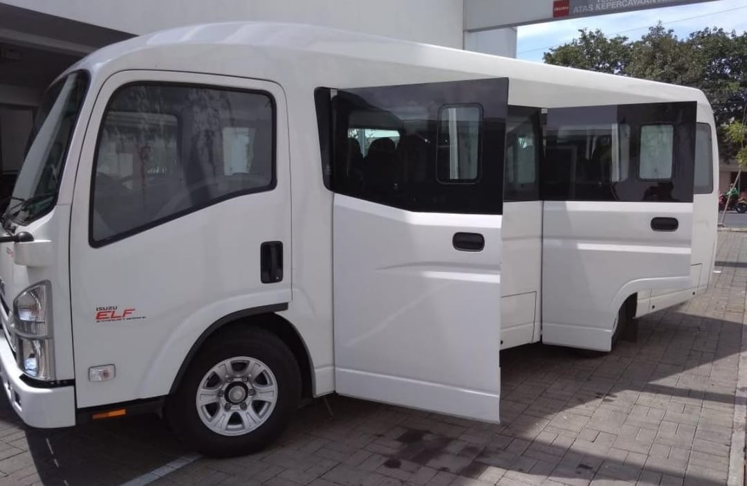 Isuzu ELF NLR B | Microbus
