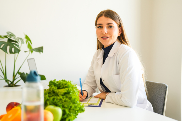 Eating disorder dietitian: How a nutritionist can help recovery