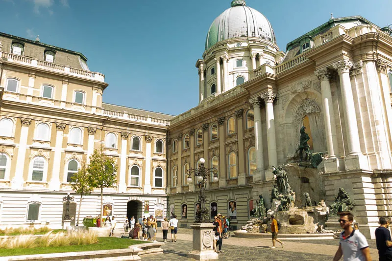 The 6 Best Free and Paid Walking Tours in Budapest (Tested by Local)