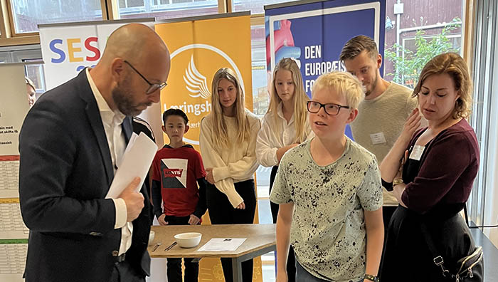 Minister i dialog om smarte stregkoder og madspild