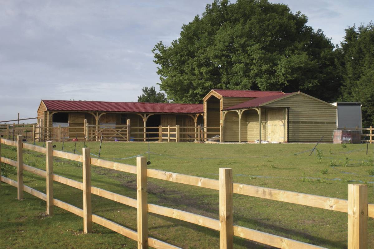 Transverse Archways and Wash Down Bays | Chart Stables