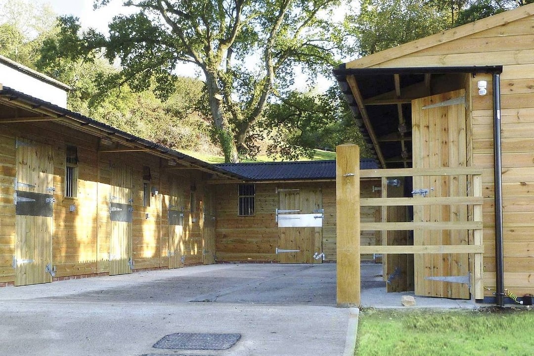 How To Choose Your Ideal Stable Block | Chart Stables