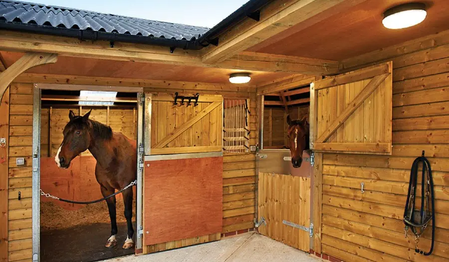L-Shaped Stable Block | 3 Stable L-Shaped Block | Wooden Stables