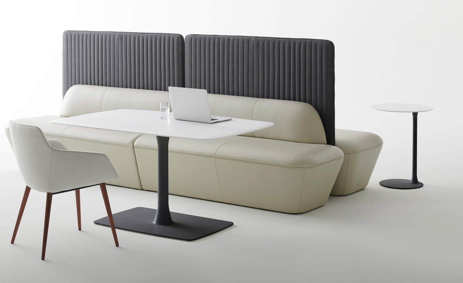 Q6 Lounge | Davis Furniture