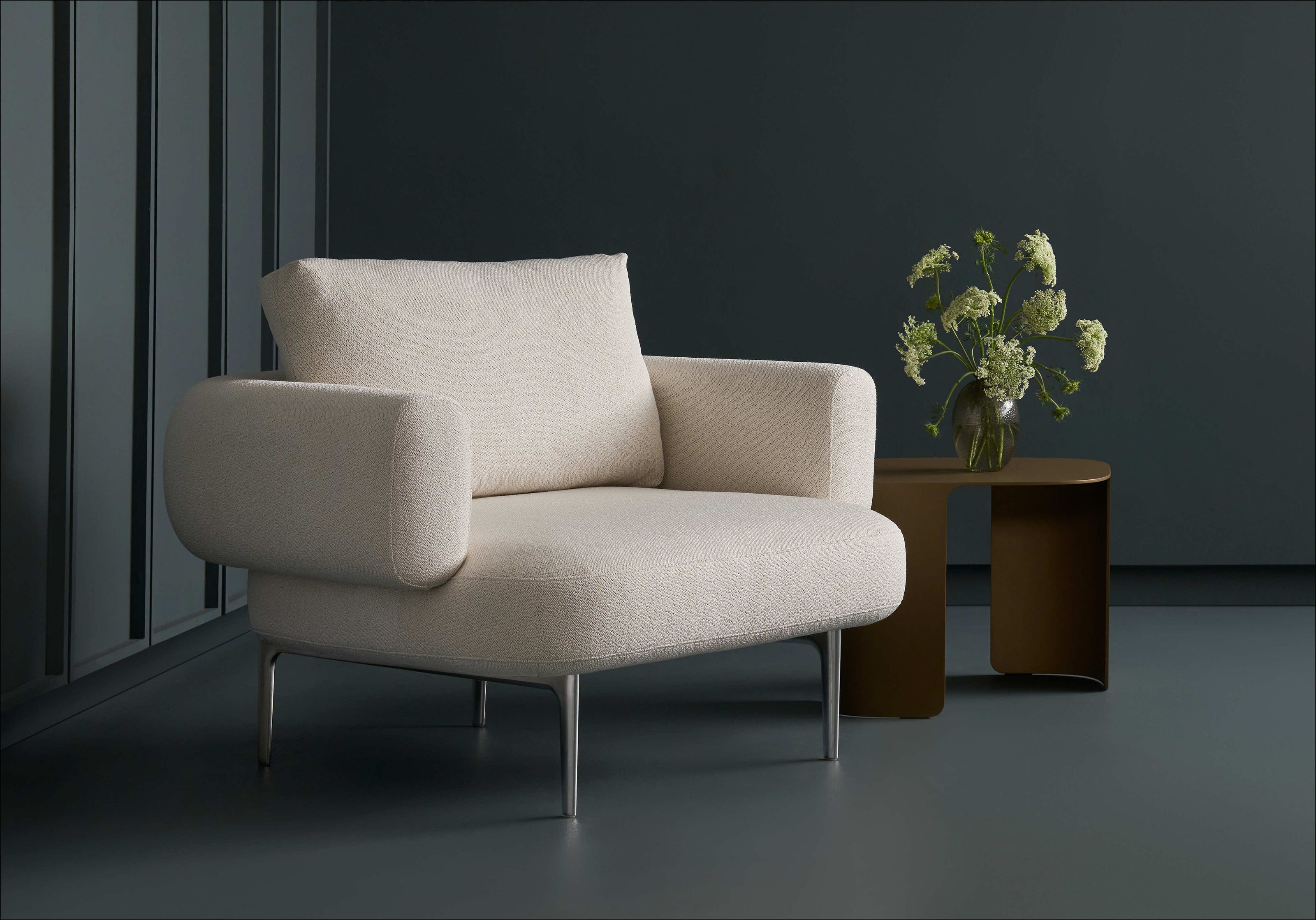 Casen Lounge | Davis Furniture