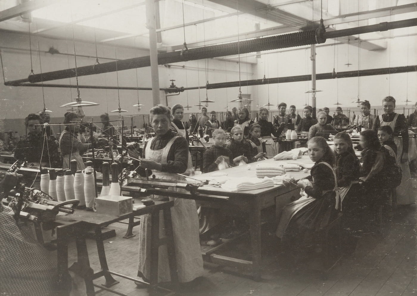 Eerste steenlegging Tima Fabriek