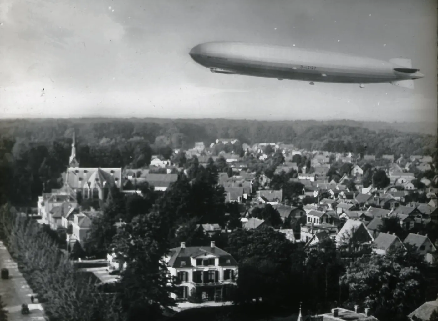 Een zeppelin boven Apeldoorn