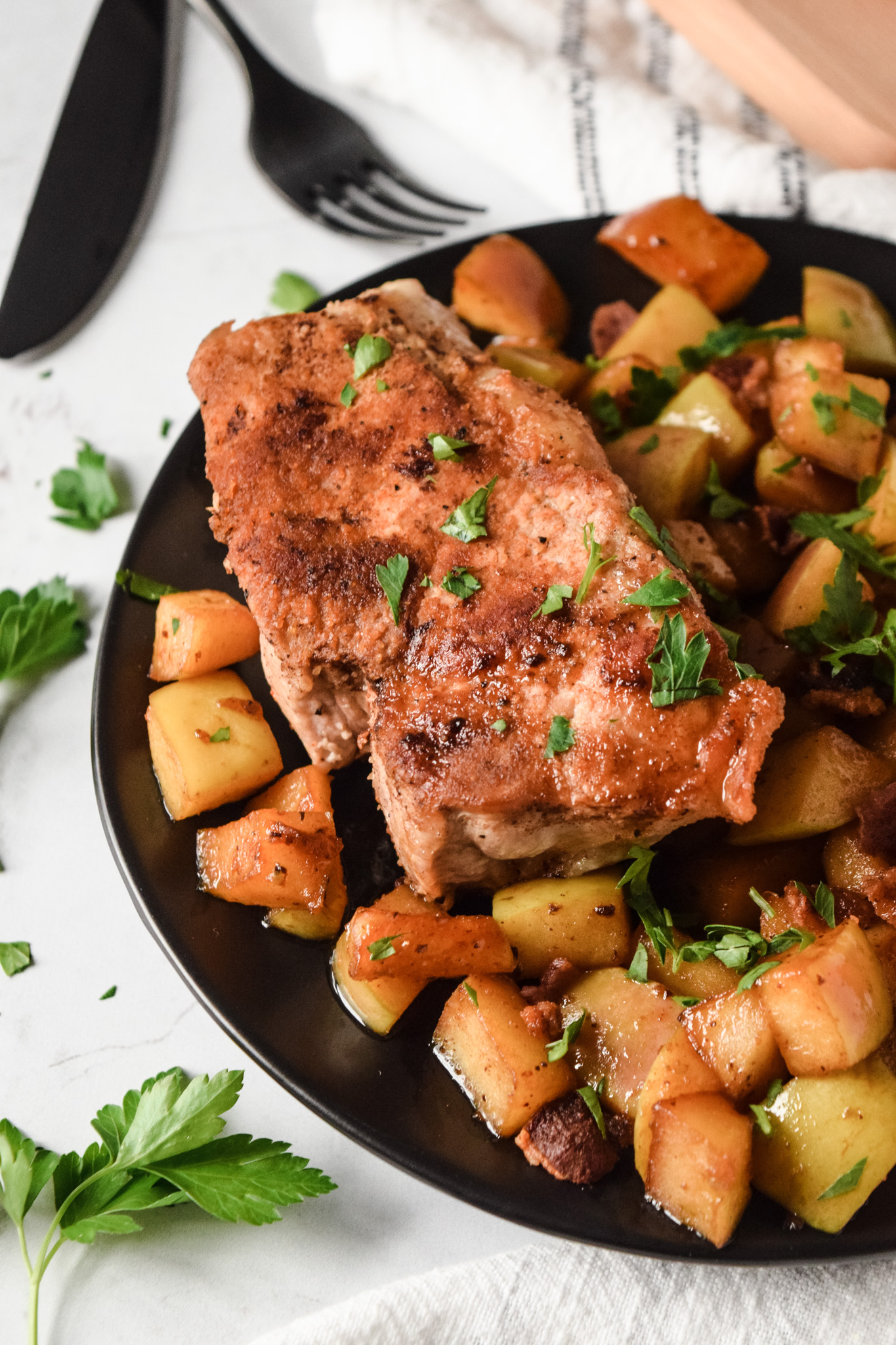 Pan-Seared Pork Chops with Sautéed Apples