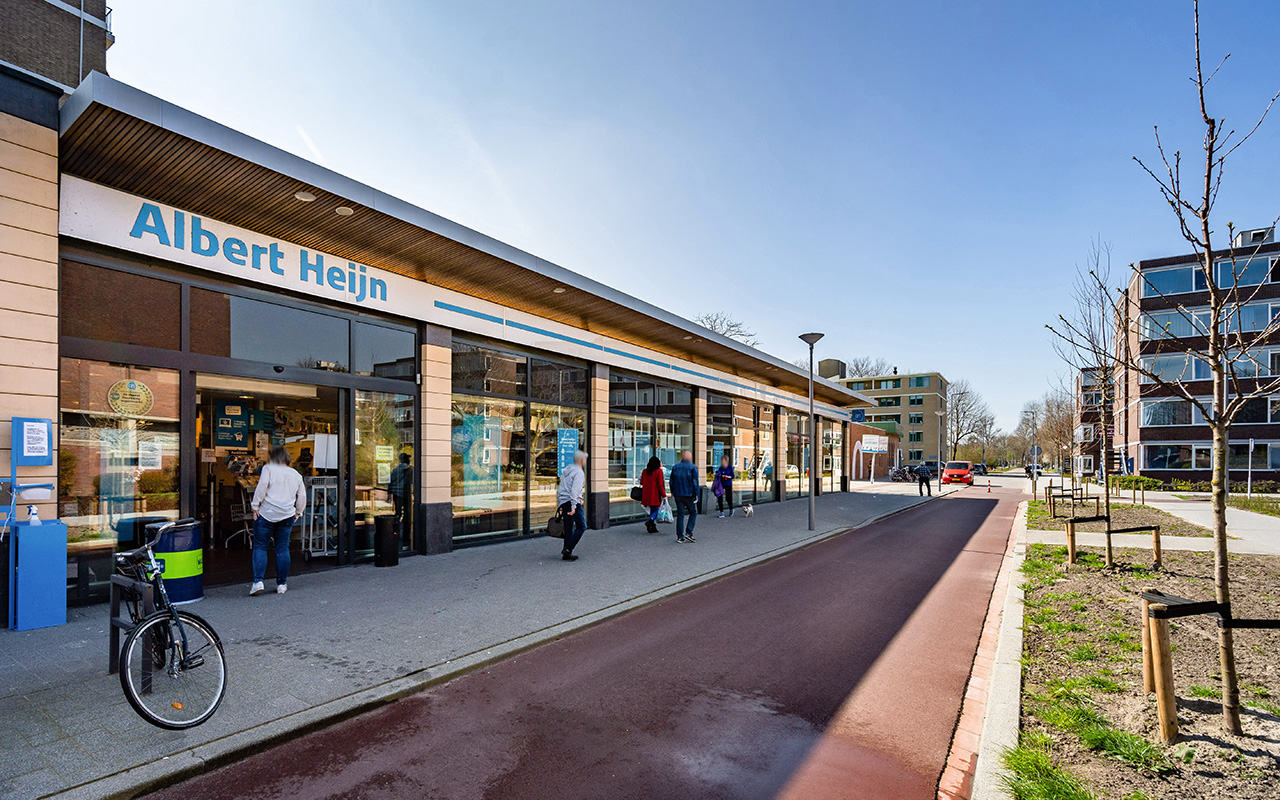 Albert Heijn in winkelcentrum Lage Land vergroot