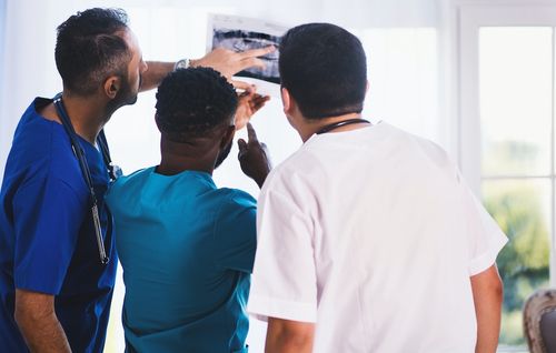 Medical Assistant vs Certified Nursing Assistant (MA vs CNA)