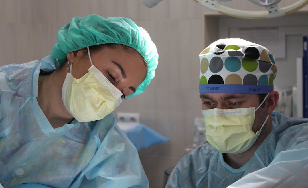 Surgical Tech vs. Scrub Nurse: Salary, Duties, & More