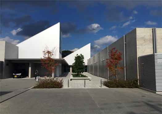 Travel Towada - 十和田市民図書館