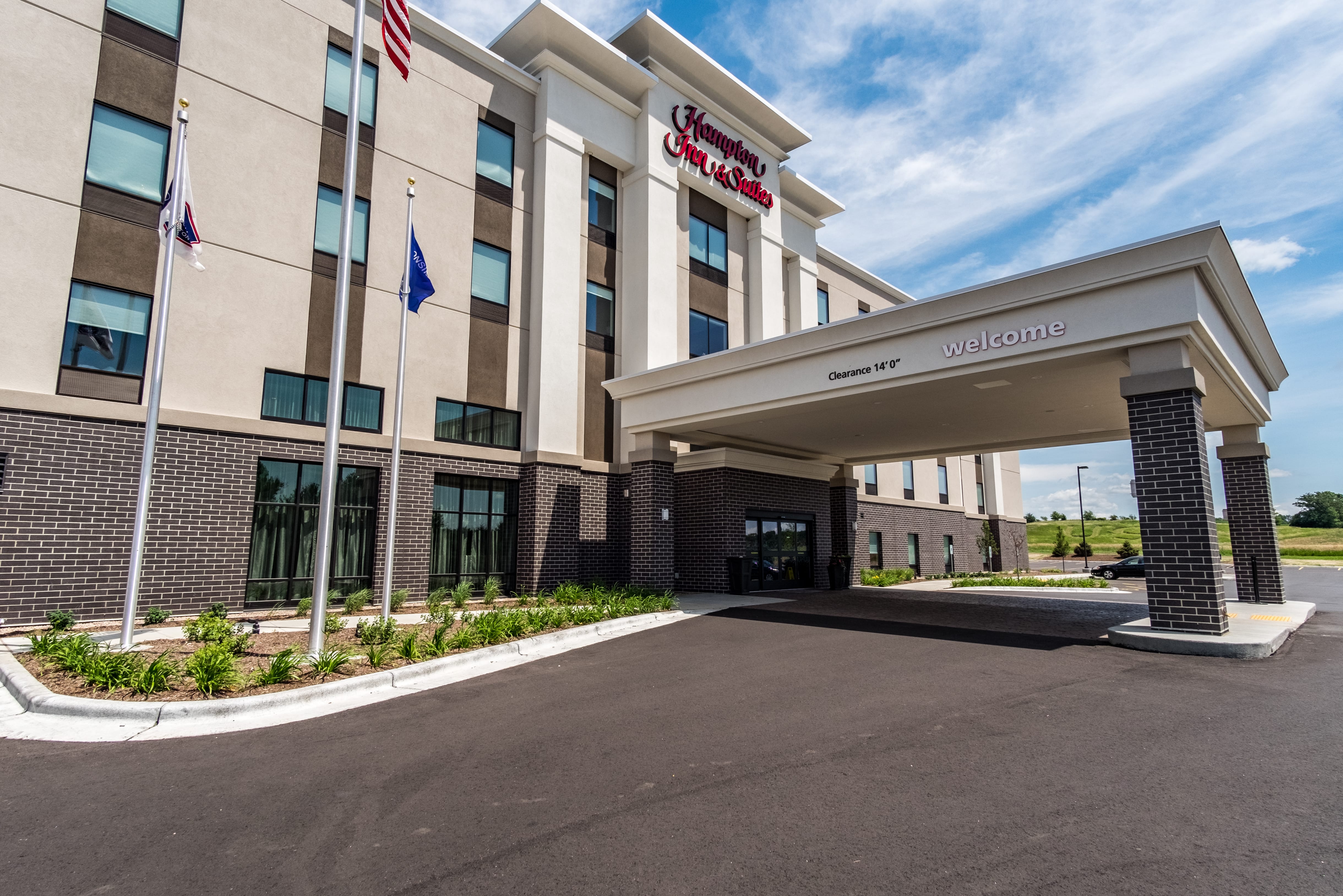 ADCI Portfolio: Hampton Inn & Suites