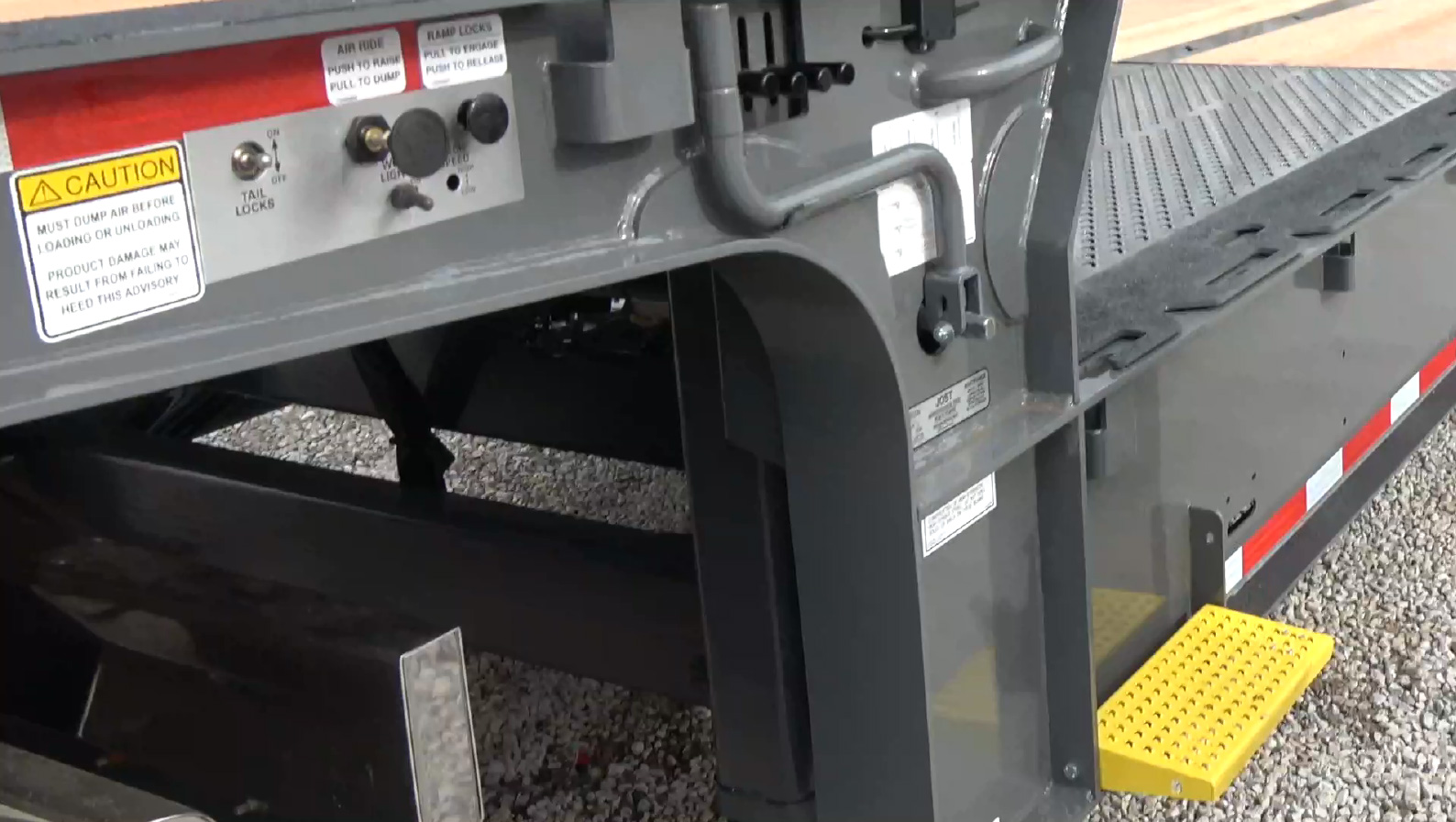 Hydraulic tail Trailers | Fontaine Heavy Haul