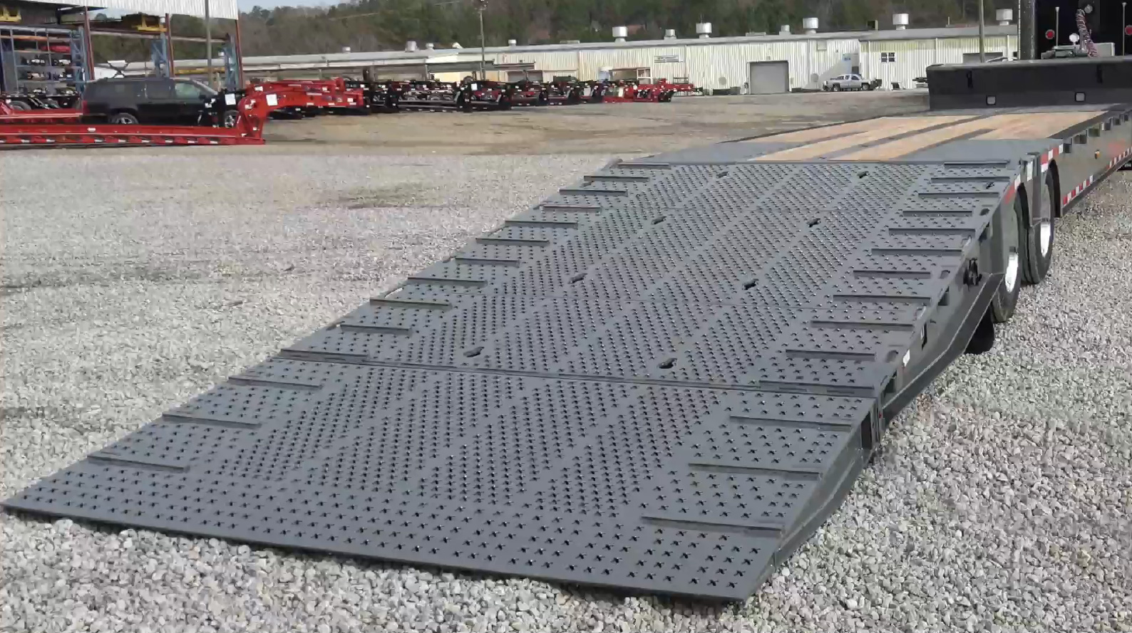 Hydraulic tail Trailers | Fontaine Heavy Haul